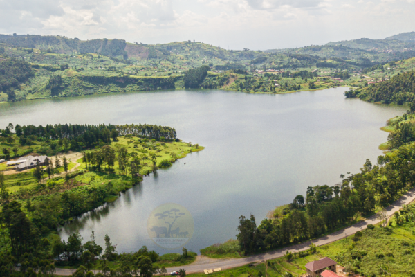Lake Nkugute : Uganda Crater Lakes - Arcadia Safaris